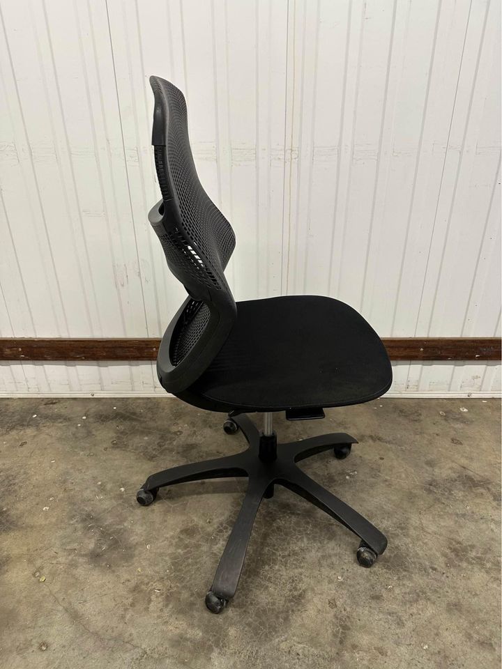 Formway Knoll Generation chair – Enjoy Seconds