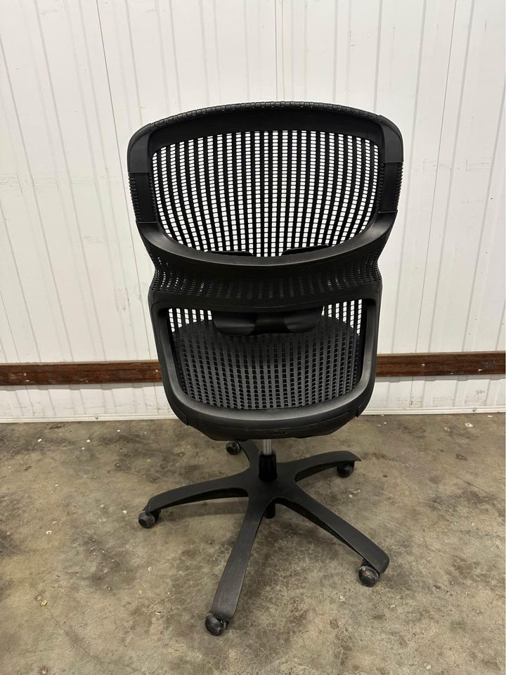 Formway Knoll Generation chair – Enjoy Seconds