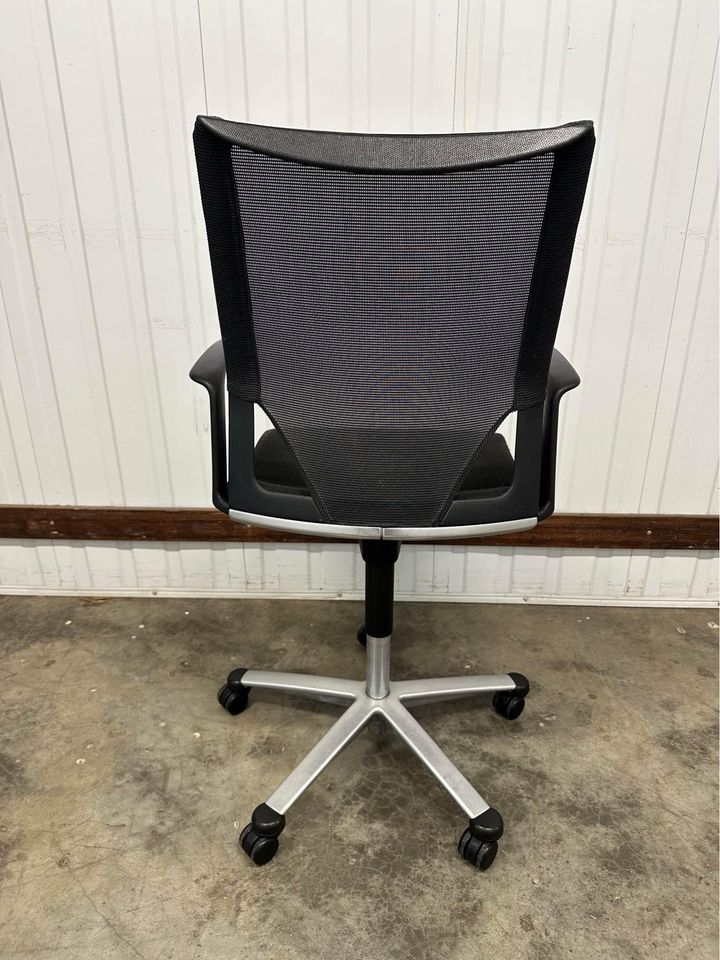 Wilkhahn Modus 275/7 with Armrest – Enjoy Seconds