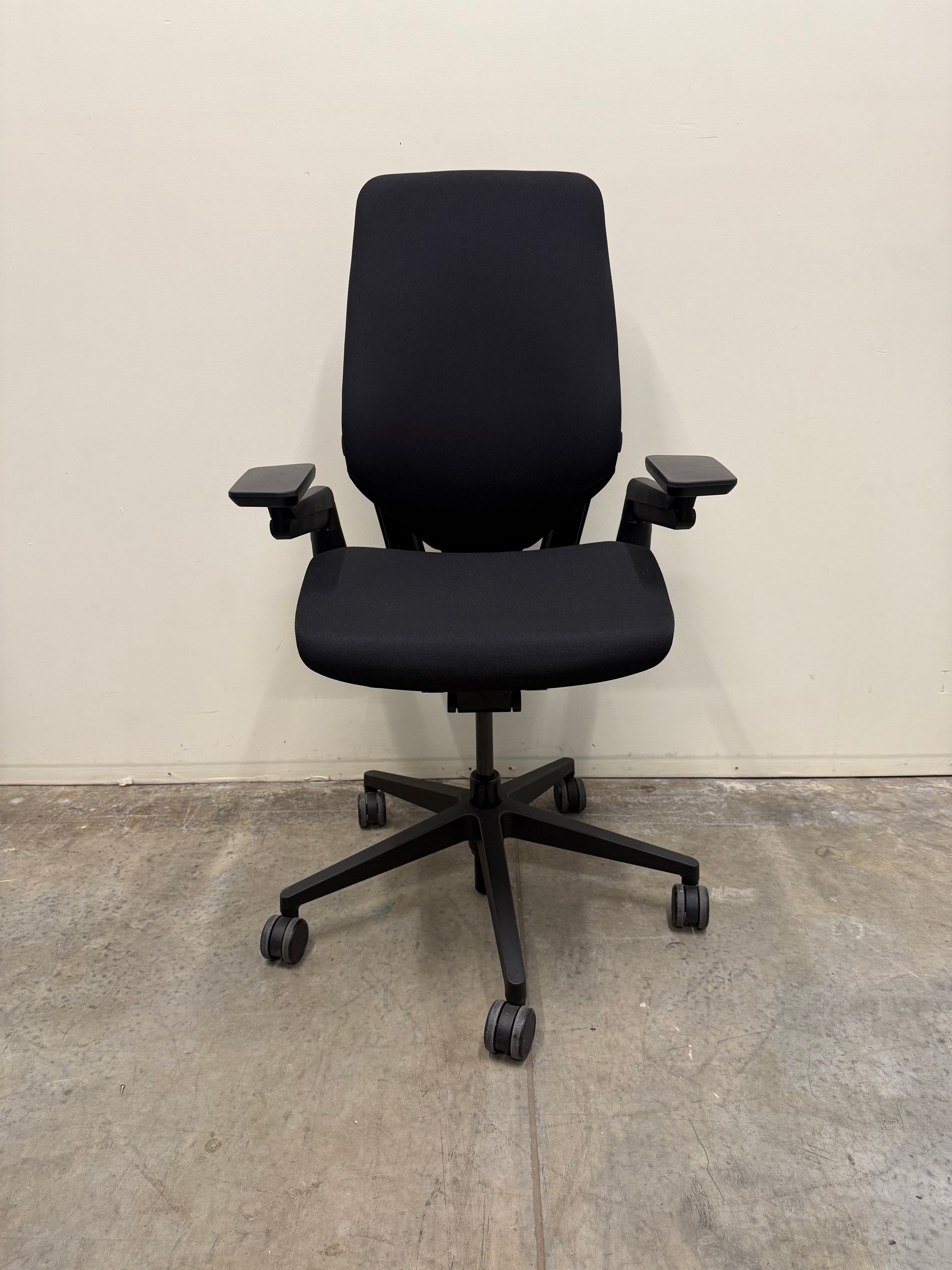 Steelcase Gesture Chair with Arms – Ergonomic Office Seating
