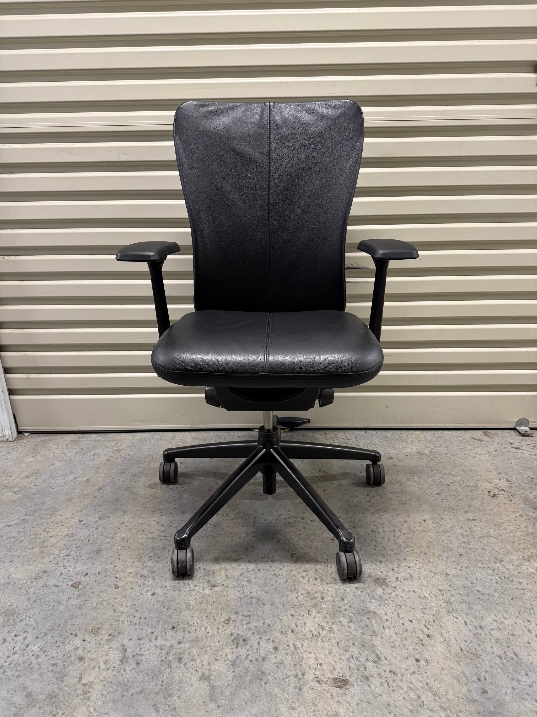 Haworth Zody Chair with Armrests – Black Leather